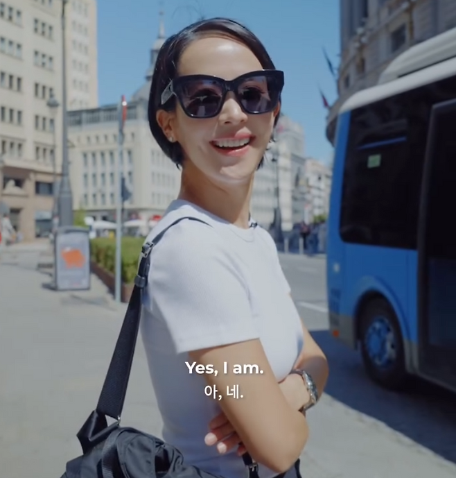 연락하지 않는 아빠 빚 대신 갚은 동안 미모 배우 여행룩 패션룸