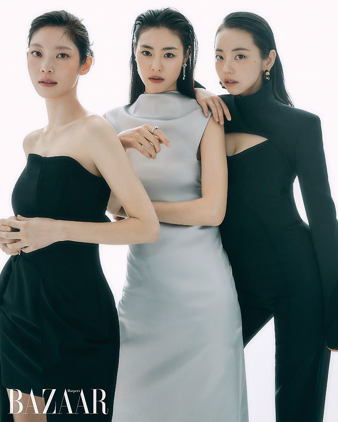 같이 연극 중인 안소희 이연희 공승연 세 여배우의 시크한 화보룩 투데이 셀럽패션