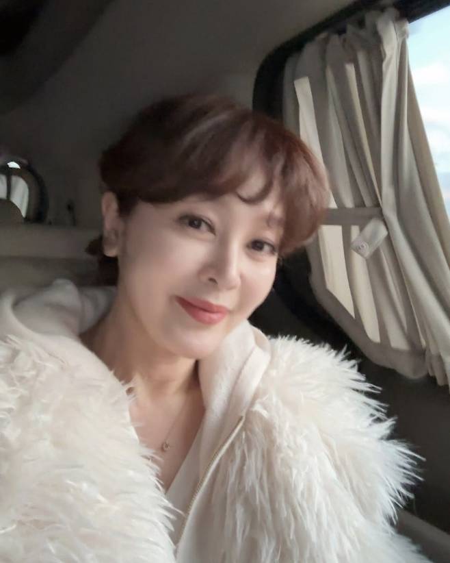 이승연 50대 파워 동안 우아한데 영한 워너비 패셔니스타 퍼 재킷룩 뷰티는 내운명