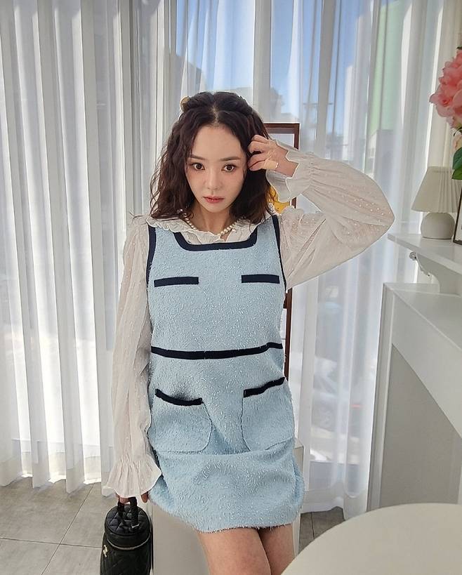 서우 39살 맞아 바비걸이 따로 없는 원조 인형미모 원피스 레이어드룩 뷰티는 내운명