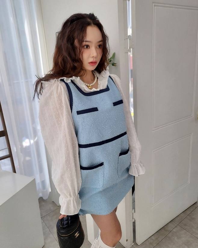 서우 39살 맞아 바비걸이 따로 없는 원조 인형미모 원피스 레이어드룩 뷰티는 내운명