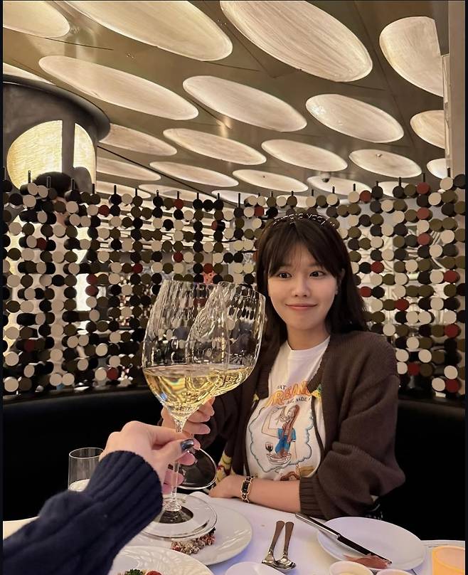 소녀시대 수영 밀라노서 폼은 뉴요커 얼죽코 초봄 멋녀의 수수한 데님룩 뷰티는 내운명