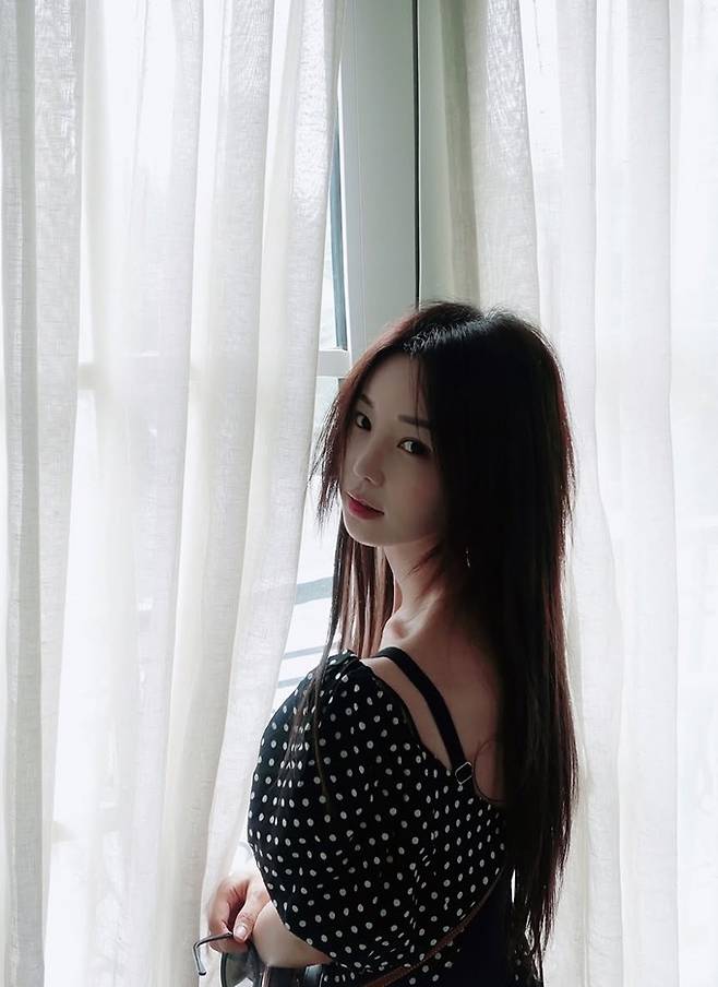 남규리 베트남에서 하늘하늘 여신 핏 ‘원피스 Vs 롱 스커트 깊어진 여성미 리조트룩 패션엔