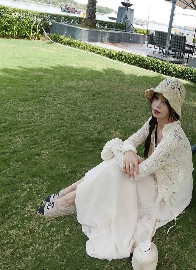 남규리 베트남에서 하늘하늘 여신 핏 ‘원피스 Vs 롱 스커트 깊어진 여성미 리조트룩 패션엔