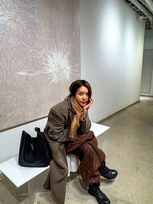 결혼한 줄도 몰랐는데 한 번 다녀온 여배우 코트룩까지 레전드급 대본은 내운명