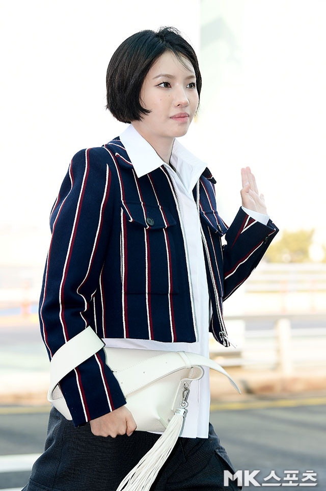 소연 공항을 런웨이로 만든 美친 패션 센스 클래식힙한 믹스매치룩 스타와 라이프