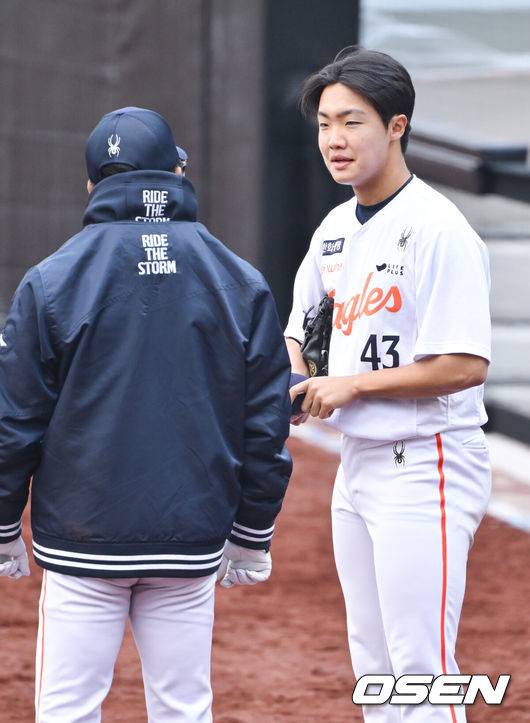 "캠프 때 위축됐는데…" 대전 신구장 첫 등판 154km 쾅→연속 3구 삼진, 자신감 찾은 정우주 위력 이 정도