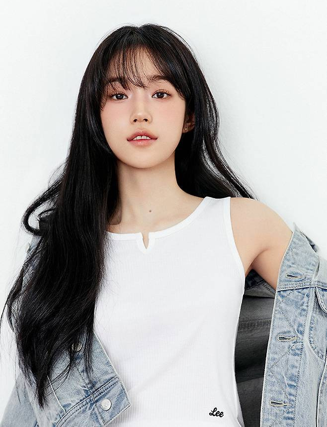 입꼬리 성형 논란까지 데뷔작부터 연속 히트 무명 시절없는 여배우 데님 셋업룩 스타와 패션