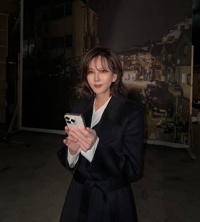 시청 공무원 생활하다 배우로 데뷔해 광고비 10억찍은 여배우의 우아한 일상룩 투데이 셀럽패션
