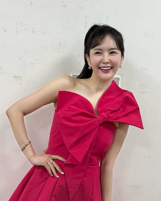 장영란 세월 점점 꺼꾸로 45세 두아이 엄마 맞아 핫핑크 리본 원피스룩 패션엔