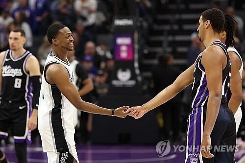 Nba 야유와 환호가 동시에 떠난 프랜차이즈 스타의 쓸쓸한 친정 방문기
