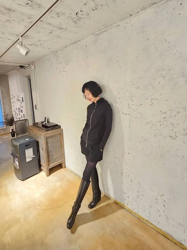 20대 때 연기대상 2번 50대 여배우 똑 단발쇼츠룩으로 10년은 젊어진 미모 대본은 내운명