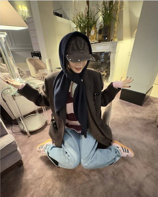 세화여고 얼짱이 왜이래 덴마크를 쥐락펴락 머플러 빙빙 두른 장꾸미 스트라이프 여행룩 뷰티는 내운명