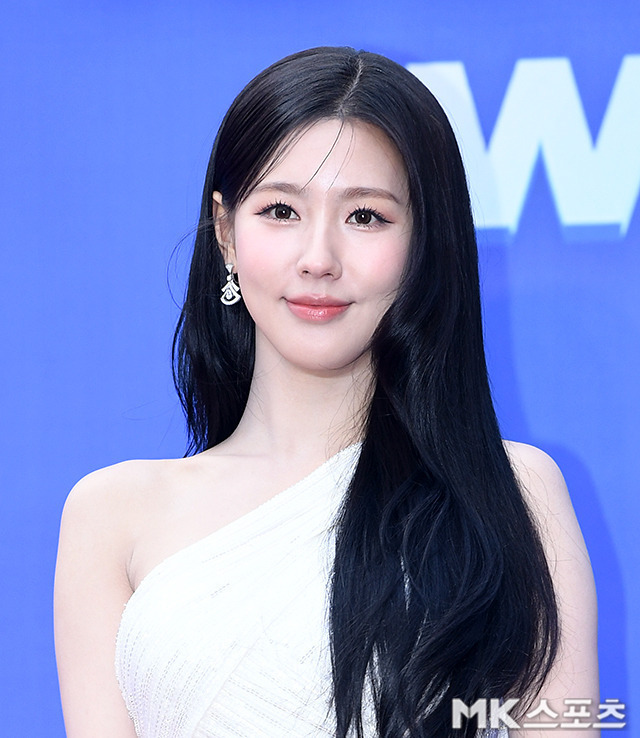 얼마나 예쁘길래 여가수 나보다 예쁜 사람 없어 여신급 비주얼 뽐낸 드레스룩 대본은 내운명