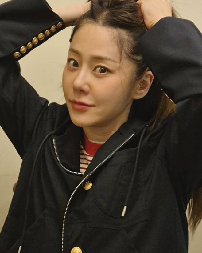 고현정 54살 맞아 블랙 자켓 입고 여전한 동안미모 스타픽