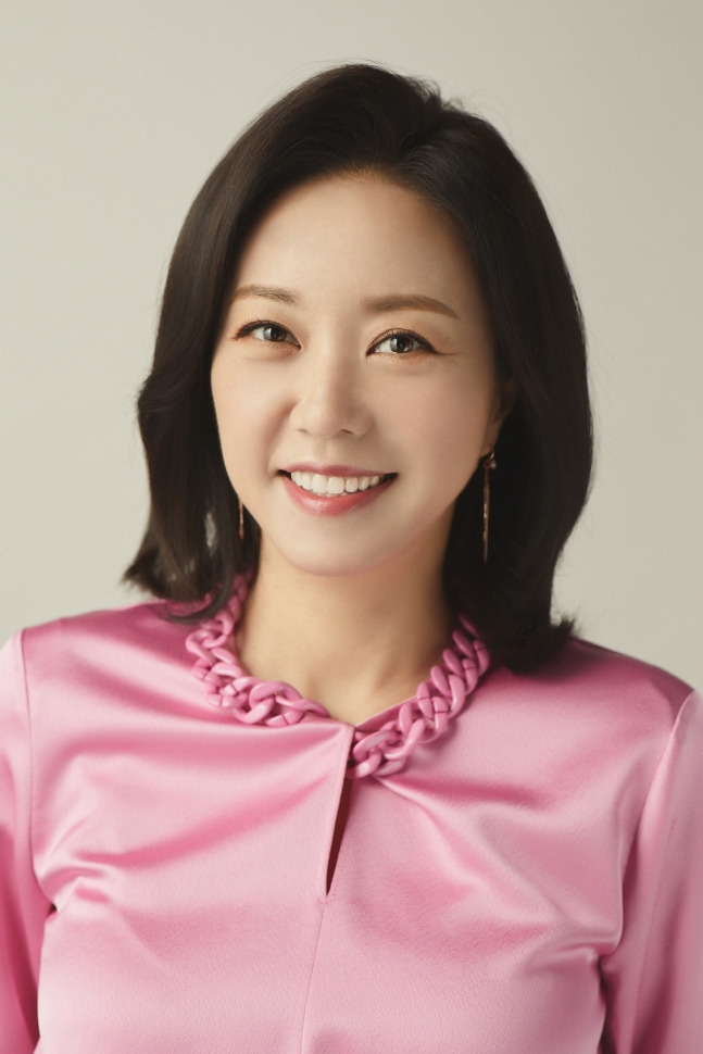 이건 사기 아니야” 52세 여배우가 10대 피부 유지하는 비밀 루틴 연예는 내운명