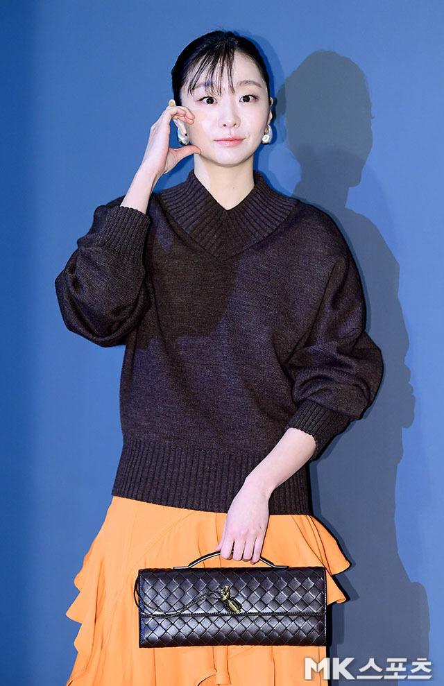 순둥한 아기 비주얼에 170cm 9등신 비율 여배우 우아한 러플 롱스커트룩 스타와 패션