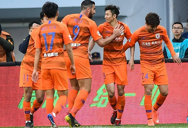中 축구 이번엔 진짜 다르다 브라질 유학파 유망주 3인방 대표팀 월반→최강희 감독까지 합격점