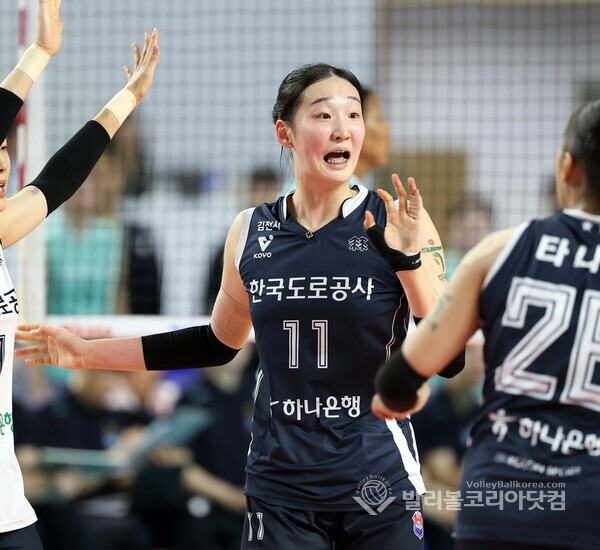 김세빈의 환호 블로킹 2득점 유효블로킹 6개