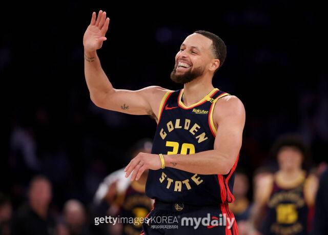 딱 두 개 남았다! 커리, 3점슛 4000개 쏜다…GSW, 14일 새크라멘토와 대결→6연승 도전