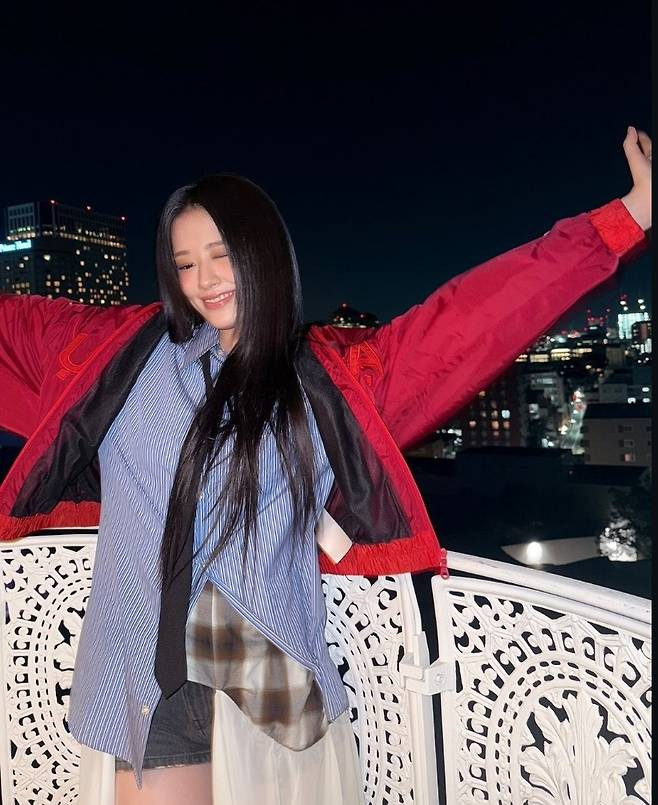 ‘내가 짱이다 야경 속 여가수 하의실종시스루 항공 점퍼룩으로 힙한 럭셔리 무드 대본은 내운명