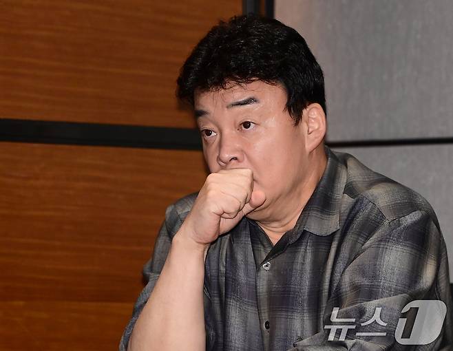 사면초가 백종원농약통 주스 이어 녹은 플라스틱 빵 논란