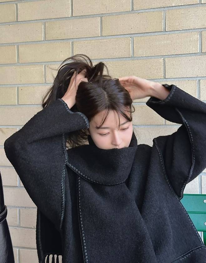 권나라 기온 뚝 다시 얼죽코 다시 입어도 멋스러운 머플러에 롱 코트 얼죽코룩 패션엔