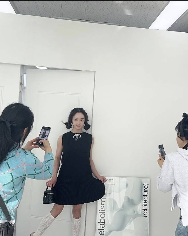 소속사가 3살 어리게 속였다 ‘원조 인형미모 여배우 러블리 원피스룩 대본은 내운명