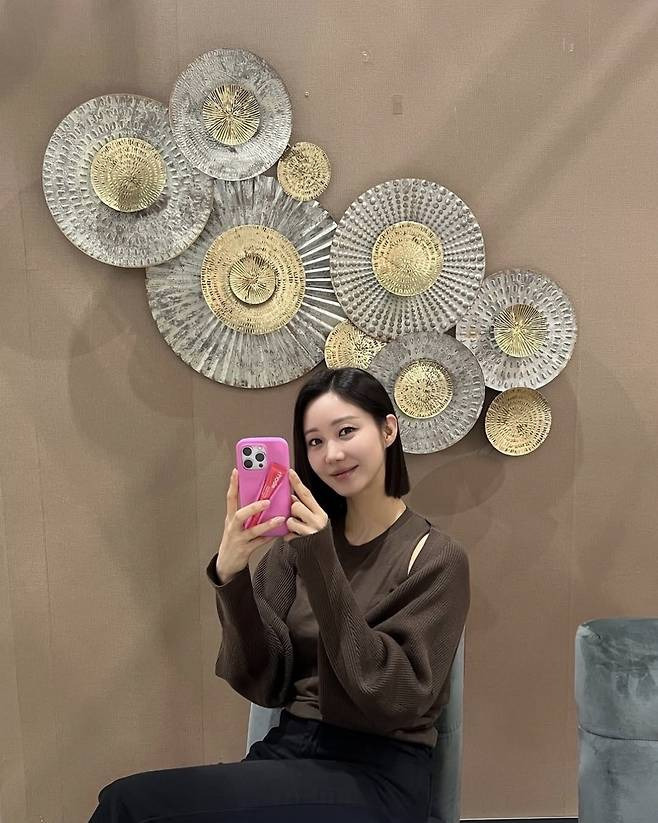 26살에 쌍둥이 출산 7년 만에 복귀 싱글맘으로 돌아온 32세 여배우 볼레로 카디건룩 스타와 패션