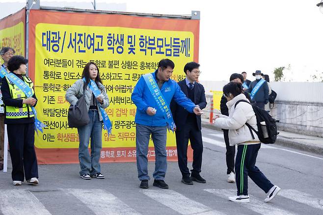 광주 대광여고 컨테이너 치웠지만얼씬거리는 ‘비리사학 황제 그림자