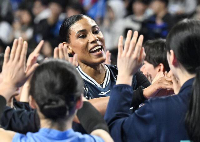 "실바의 6R MVP 위해 대동단결" GS칼텍스 꿈 이뤘다, 쿠바 엄마 선수 韓 데뷔 후 첫 라운드 MVP…남자부는 비예나