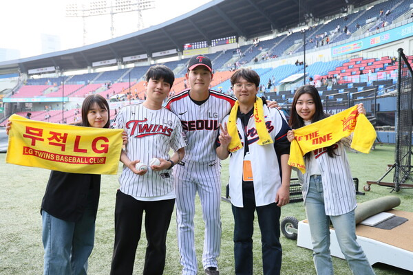 Stand현장 홈런 쾅 Lg 영건 문정빈 처음이라 얼떨떨한 기분노려치자는 생각으로 타석에 임해