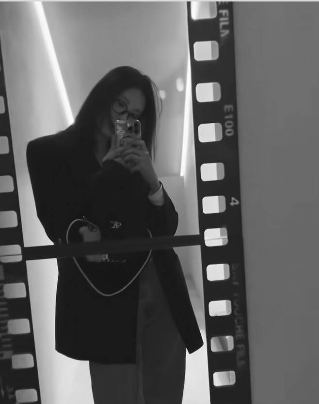 소녀시대 서현 세탁소에 뜬 안경 여친 미모는 청순한데 90도 각잡힌 슈트핏 데님 일상룩 뷰티는 내운명