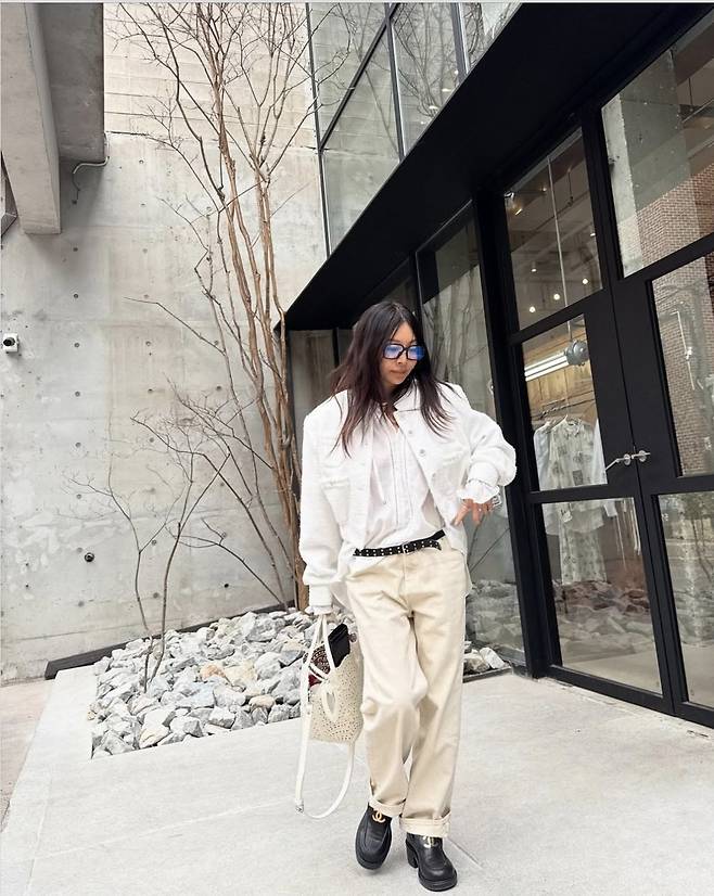 황신혜 명불허전 스타일 퀸 60대 무색케 한 청량 비주얼 올 화이트룩 뷰티는 내운명
