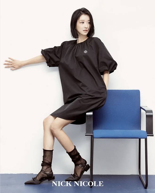 얼마나 예쁘길래 감독이 직접 8시간 설득 결국 캐스팅된 여배우 블랙 앤 화이트룩 뷰티는 내운명