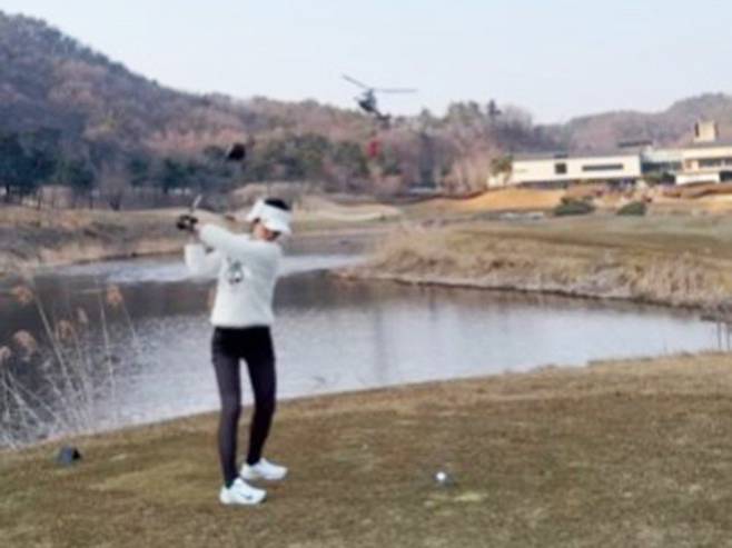 산불헬기녀소방헬기 향해 스윙 女골퍼 사과문 또 논란