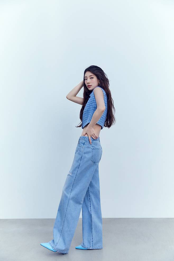 수지 청청패션도 예술 ‘국민 첫사랑 여신 비주얼에 봄빛 담은 청량 데님룩 뷰티는 내운명