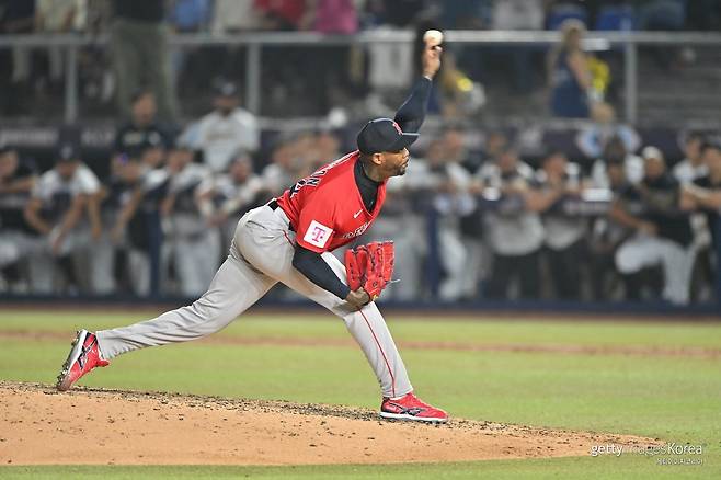 ‘159km’ 쿠바산 미사일, BOS 수호신 ‘첫 등판서 승리’