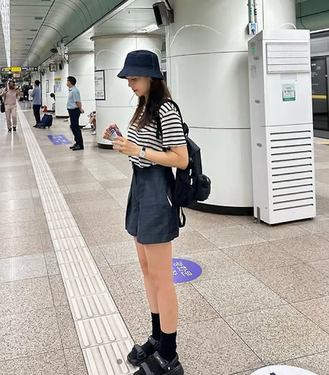 지하철 타는 1세대 아이돌 대표 미녀 연예인 일상룩 패션룸