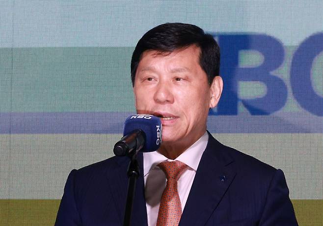 '사망 사고 현장에 KBO 총재도 있었다' 경기 강행 등 논란에 KBO "경기 감독관, 구단과 협의해 판단"