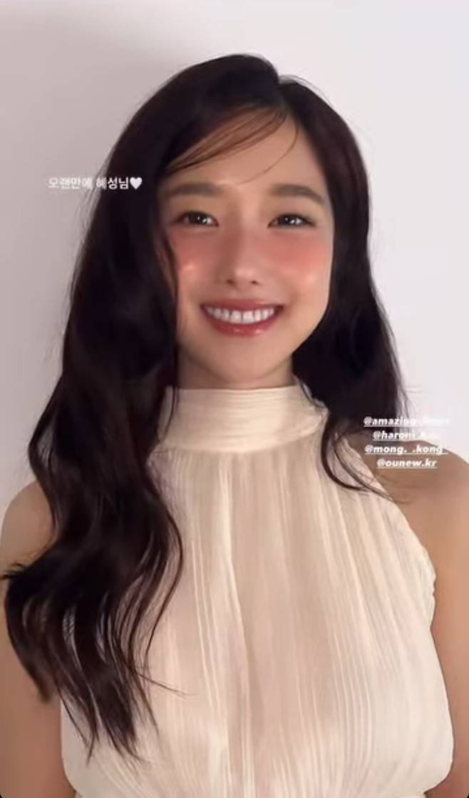 이혜성 아나 이런게 진짜 과즙미 생글생글 청순 미모에 딱 어울린 플리츠 드레스룩 뷰티는 내운명
