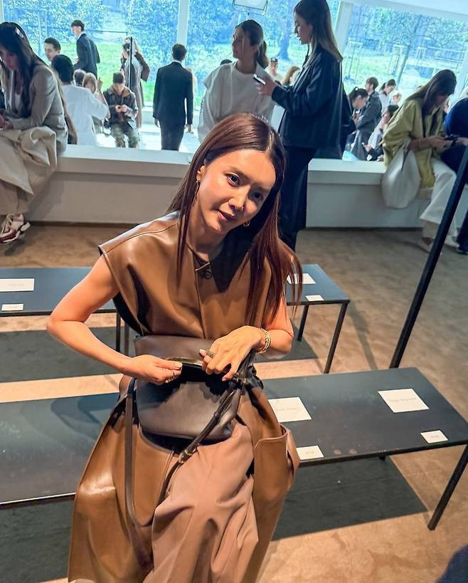 동안 유지에 억대 썼다고” 1728cm·48kg 여배우 여신미 터진 레더 원피스룩 대본은 내운명