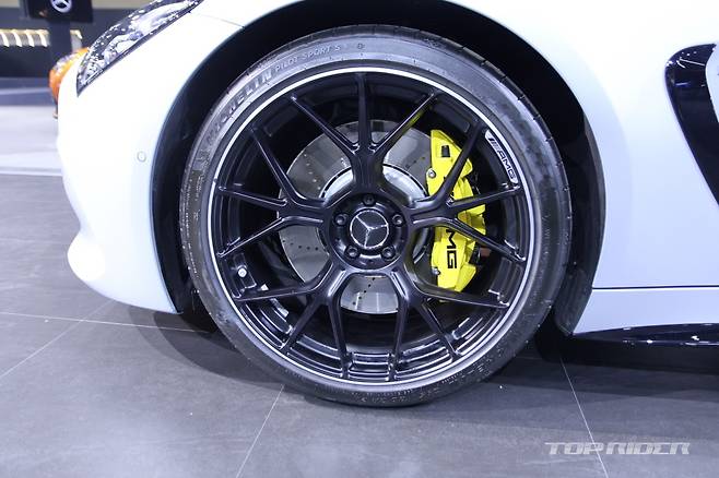 AMG GT 2세대 실차 공개, 911 저격수..가격은? | 탑라이더