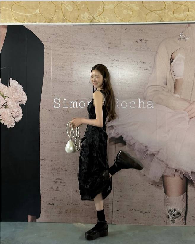 키도 큰데 하얗고 여리여리! '170cm 47kg' 인형 비율 여배우, 시스루 드레스룩 | 뷰티는 내운명