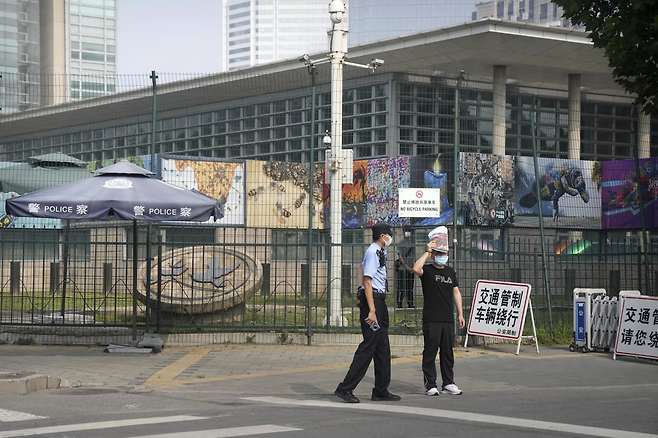중국 시민과 연애·성적 관계 금지”···미국 ‘냉전시대 회귀