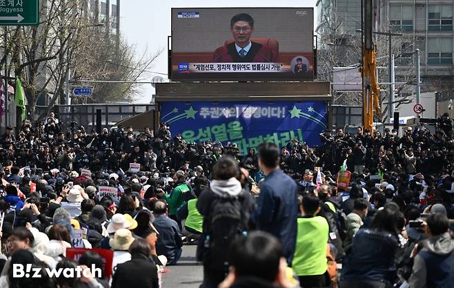 탄핵 선고된 11시22분카톡도 멈췄다