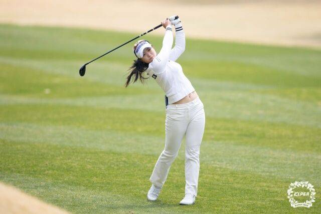 고향 부산에서 KLPGA 투어 공식 데뷔전 → 첫 우승’ 성큼… 정지효 “나도 슈퍼 루키”
