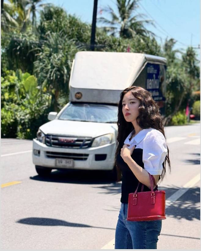 예뻐서 위험했어요 유괴 걱정에 데뷔한 그녀 내추럴 데님룩 대본은 내운명