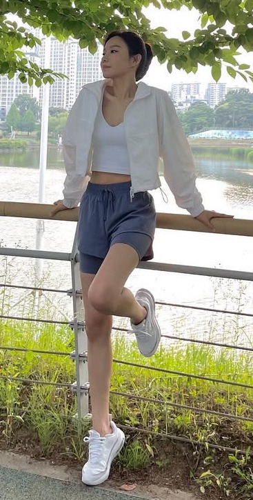 가수 지망생에서 소속사 권유로 배우 전향해 대박 난 171cm 42세 여배우 데일리룩 스타와 패션