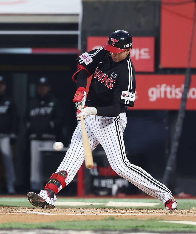 ‘리그 1호 10승’ LG, KIA 5-1 완파 ‘3연승’ 질주…11경기 ‘10승1패’ 미쳤다 [SS잠실in]